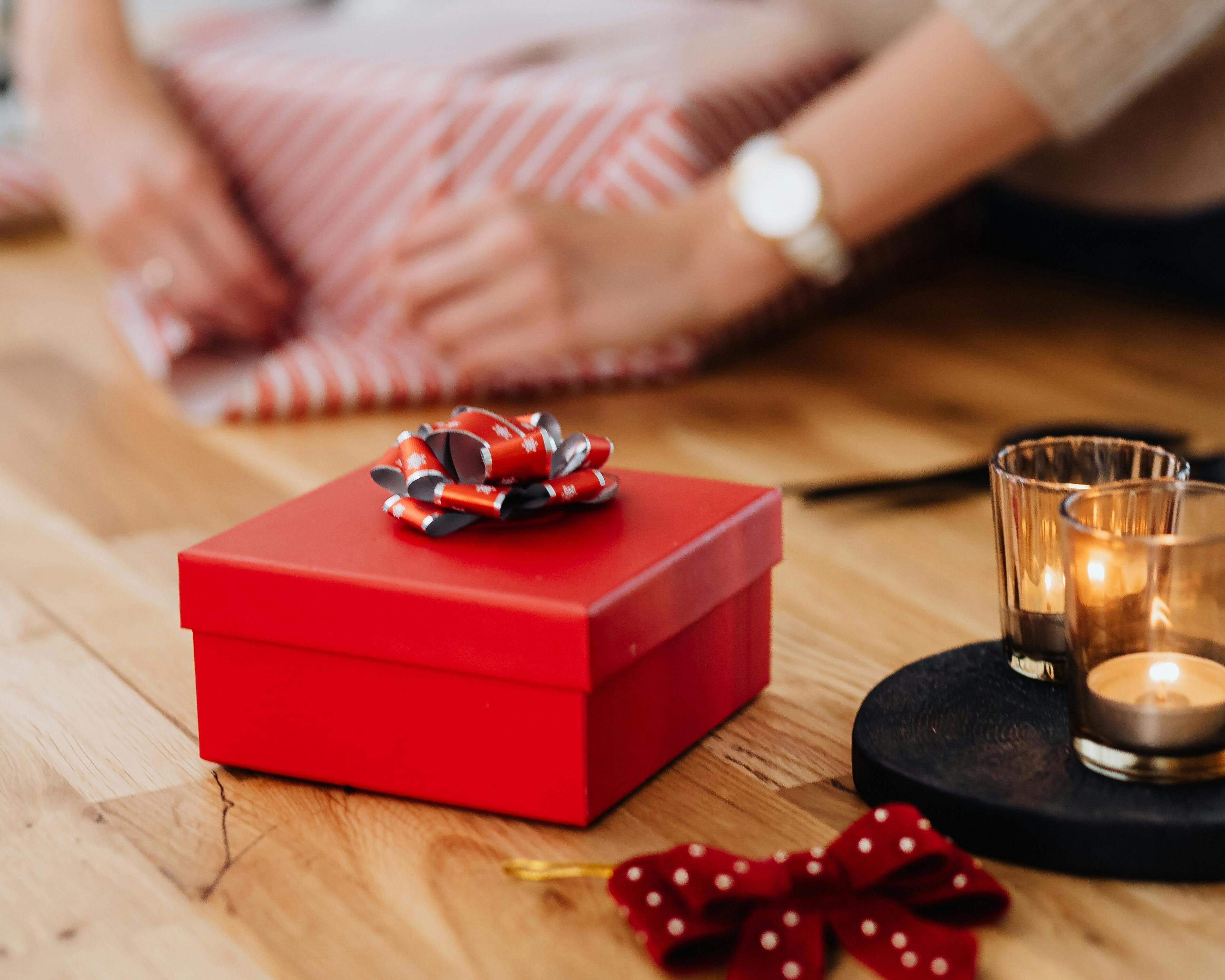 How to Make a DIY Gift Box of Any Size – HTVRONT